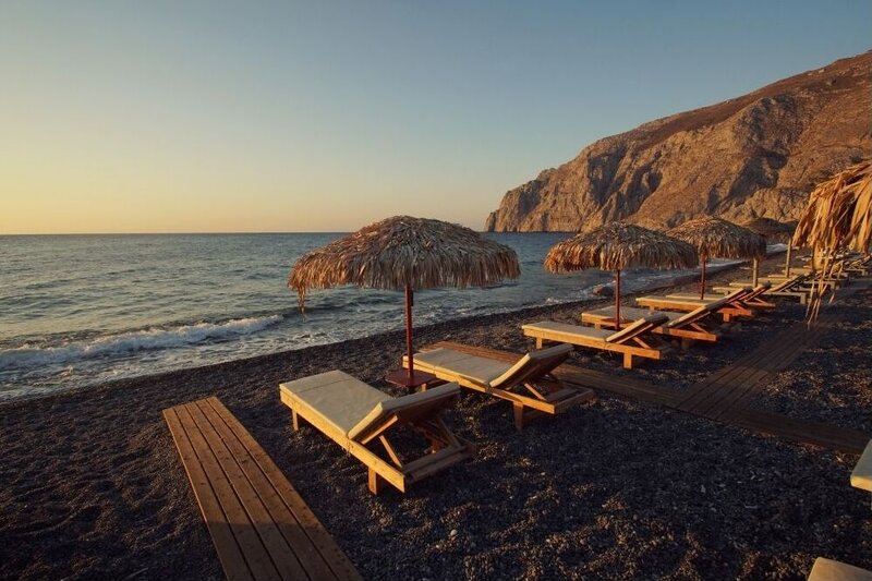 Top plaje Santorini - 10 plaje cu nisip negru si rosu